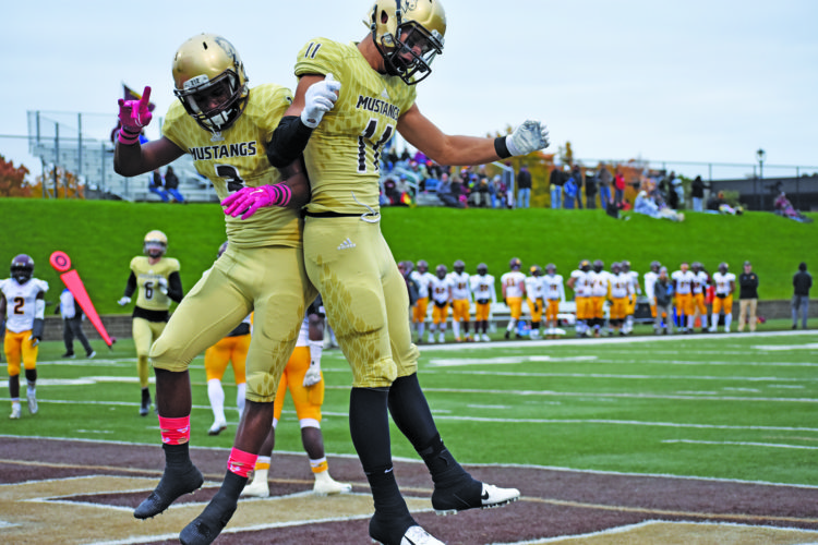 SMSU FOOTBALL: Threes are wild | News, Sports, Jobs - Marshall Independent